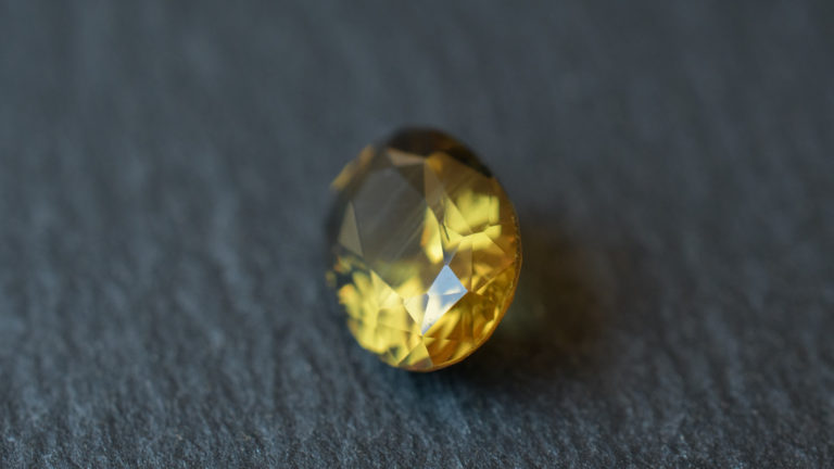 Sinhalite 2.59ct / SriLanka | Houseki Dealer